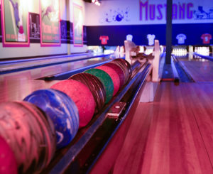 Mustang Alley's – Hangout offering beers, duckpin & 10-pin bowling ...